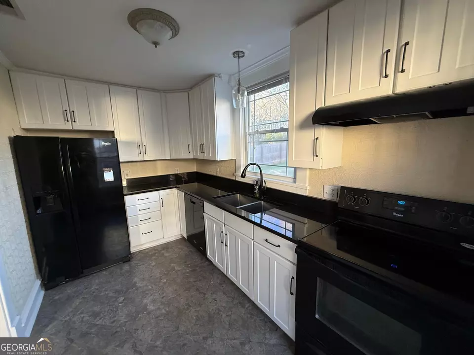 71 Clark St, Newnan, GA 30263 | MLS# 10673165 | 14 Photos - Movoto