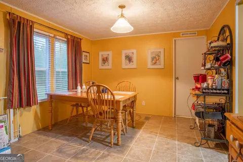 2073 Charles Yeargin Rd, Elberton, GA 30635 | 37 Photos - Movoto