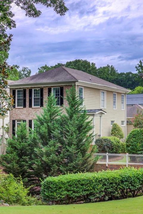 1452 Sylvan Ne Cir, Atlanta, GA 30319 | 27 Photos | MLS #7103673 - Movoto