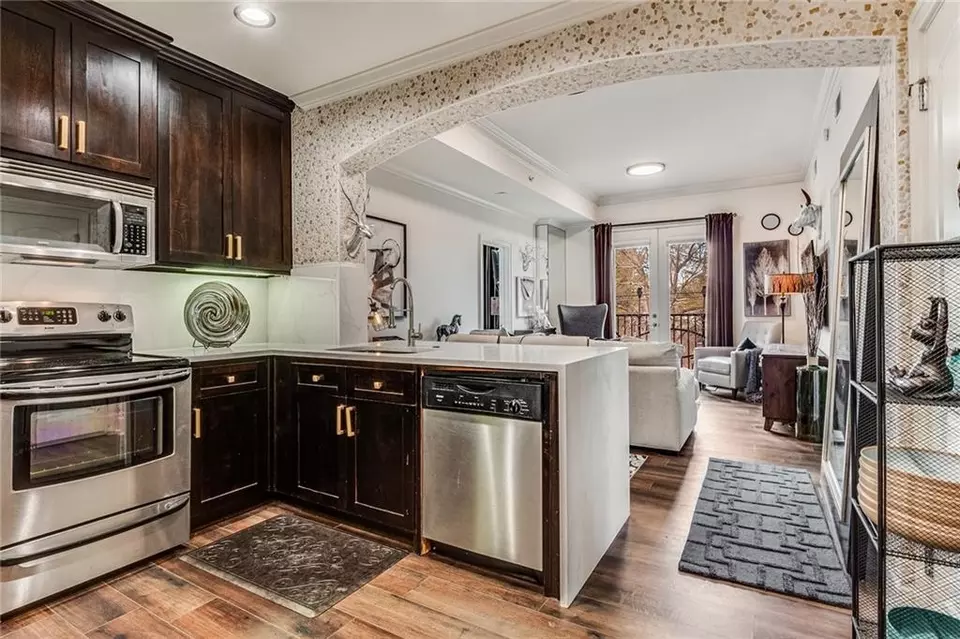 2255 Peachtree Rd NE #522, Atlanta, GA 30309 | 47 Photos - Movoto