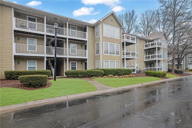 401 Berkeley Woods Dr, Duluth, GA 30096 | MLS# 7557888 | 18 Photos - Movoto