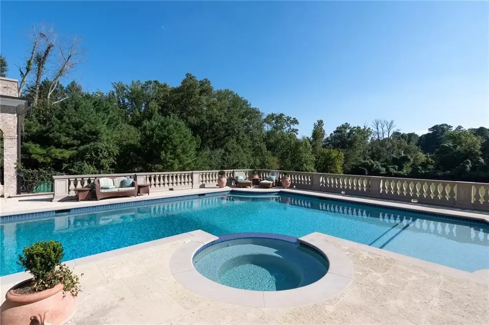 1040 W Conway Dr NW, Atlanta, GA 30327 | MLS# 7571701 | 8 Photos - Movoto