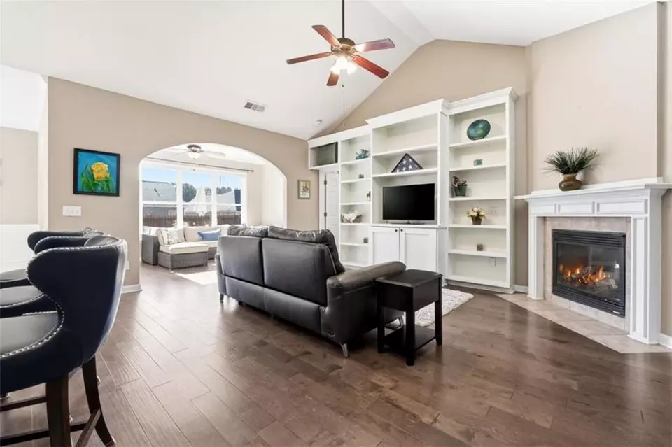 254 Springs Xing, Canton, GA 30114 | MLS# 7698071 | 44 Photos - Movoto