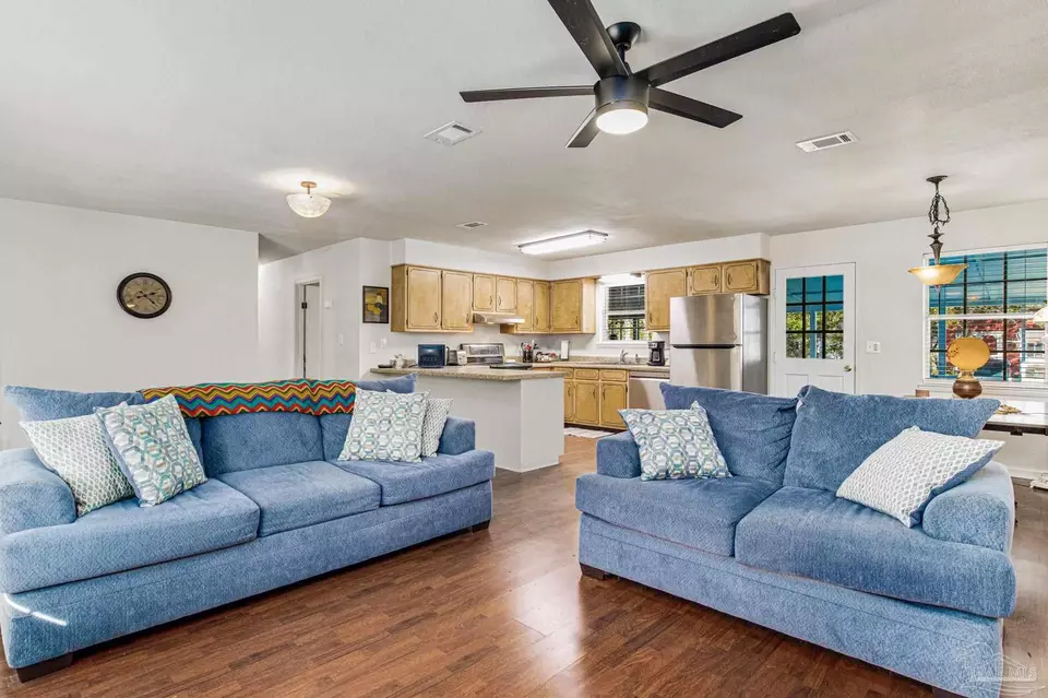 7504 Wilshire Rd, Pensacola, FL 32526 | 20 Photos - Movoto