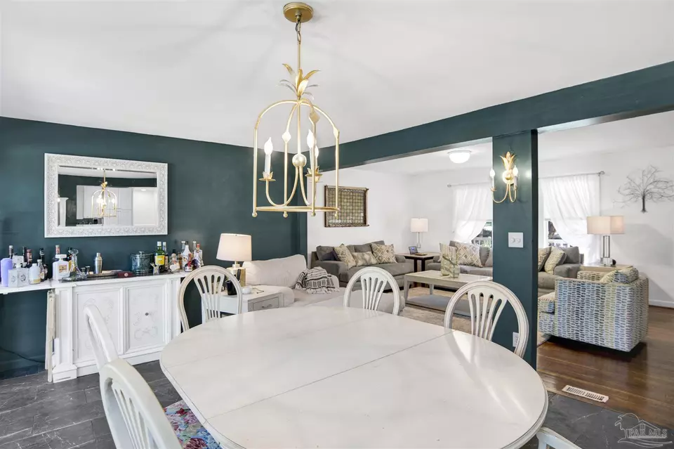 310 Cherokee Trl, Pensacola, FL 32506 | MLS# 674326 | 24 Photos - Movoto