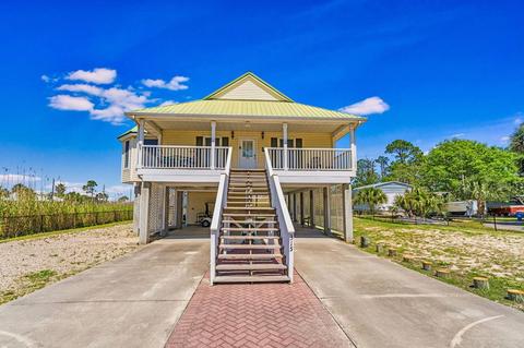 315 Wing St, Saint George Island, FL 32328 | 45 Photos | MLS #314079 ...