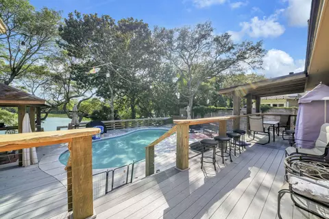702 N Lakeside Dr, Destin, FL 32541 | MLS# 1003639 | 42 Photos - Movoto