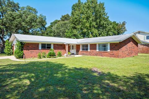 665 NE Golf Course Dr, Fort Walton Beach, FL 32547 | 37 Photos | MLS ...
