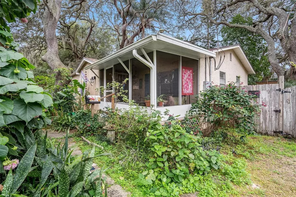 8910 N Newport Ave, Tampa, FL 33604 | 30 Photos - Movoto