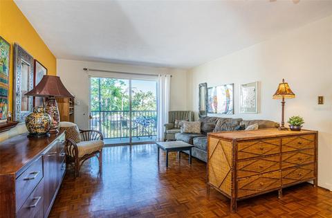 750 Burlington Ave N #2D, Saint Petersburg, FL 33701 | 19 Photos | MLS ...