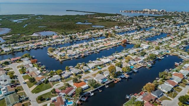 12613 3rd Isle, Hudson, FL 34667 | 37 Photos - Movoto