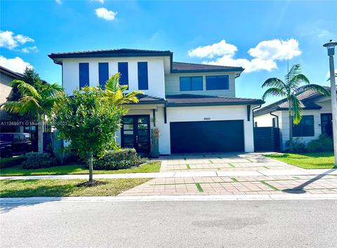 8900 NW 161st Ter, Miami Lakes, FL 33018 | 38 Photos | MLS #A11368971 ...