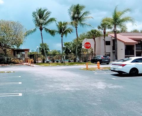 33172 Homes for Sale & 33172 Real Estate | 78 Houses - Movoto