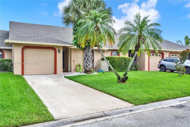 9735 NW 76th St, Tamarac, FL 33321 | 28 Photos | MLS #A11424424 - Movoto