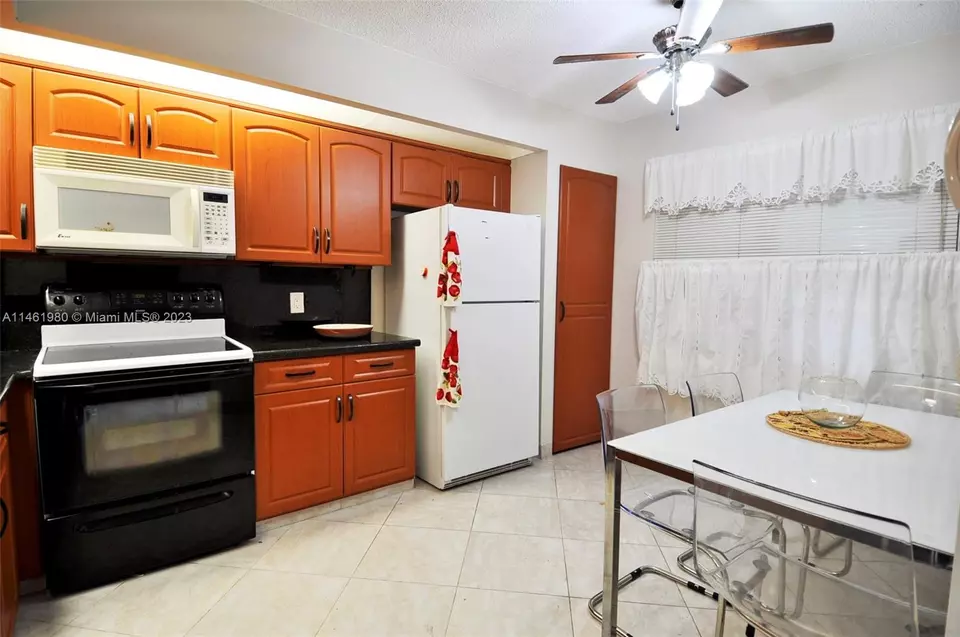 12900 SW 7th Ct #206B, Pembroke Pines, FL 33027 | 14 Photos - Movoto