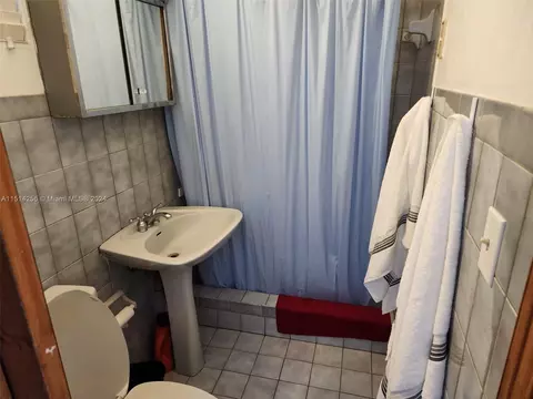 6847 SW 13th St, Miami, FL 33144 | 9 Photos - Movoto