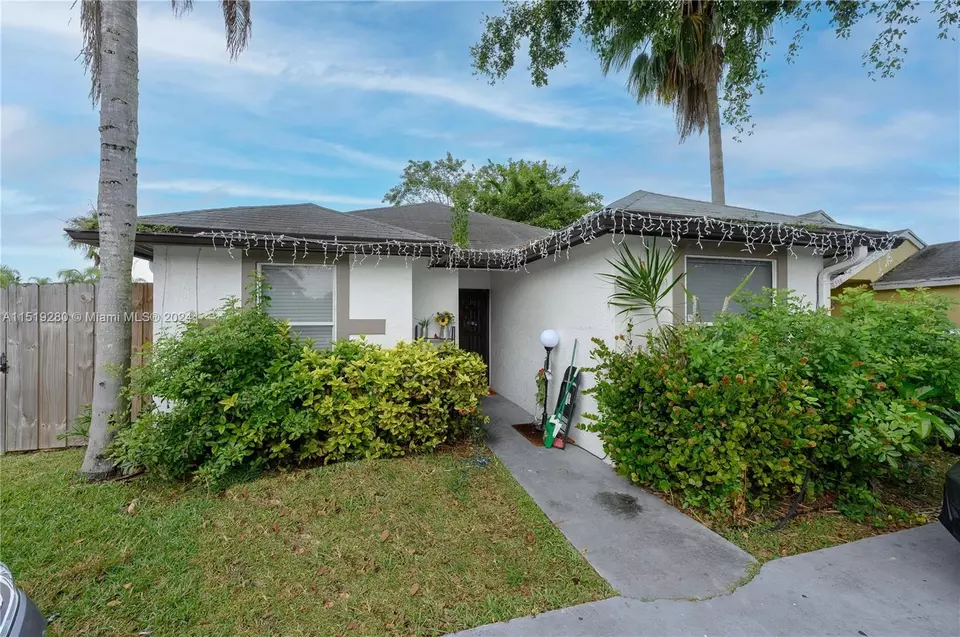 998 SW 8th Pl, Florida City, FL 33034 | 15 Photos - Movoto