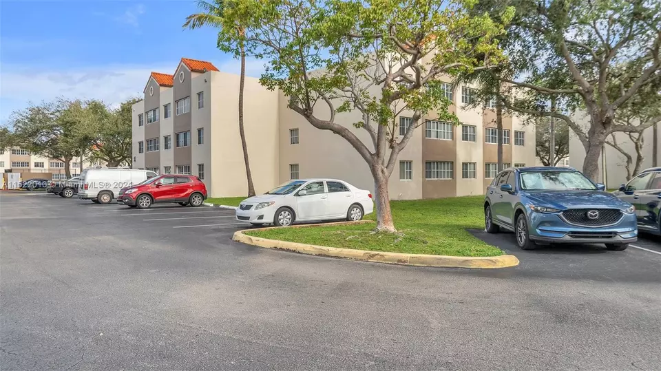 6065 NW 186th St #302, Hialeah, FL 33015 | 23 Photos - Movoto