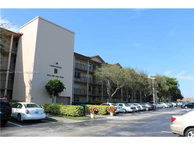 300 SW 130th Ter #213B, Pembroke Pines, FL 33027 | 7 Photos - Movoto