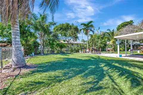 318 SW 6th Ave, Homestead, FL 33030 | 46 Photos - Movoto