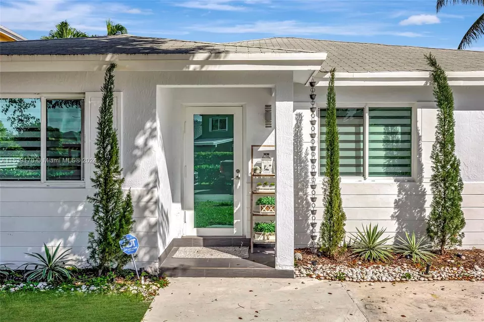 14519 SW 139th Ave Cir E, Miami, FL 33186 | 51 Photos - Movoto