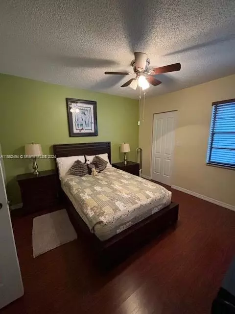 9222 Wedgewood Ln, Tamarac, FL 33321 | 37 Photos - Movoto