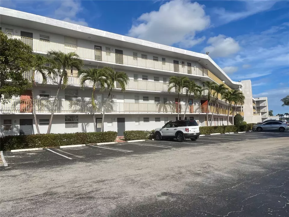 443 NE 195th St #441, Miami, FL 33179 | 6 Photos - Movoto