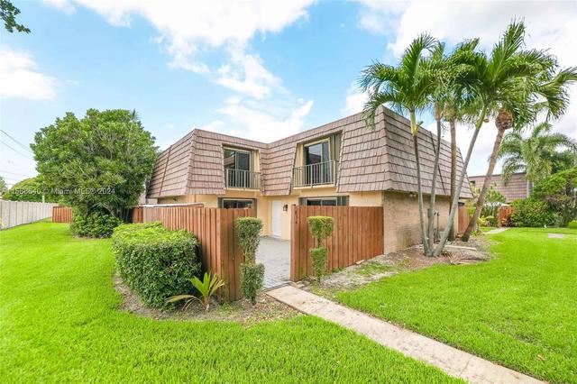 834 Springdale Cir, Palm Springs, FL 33461 | 17 Photos - Movoto