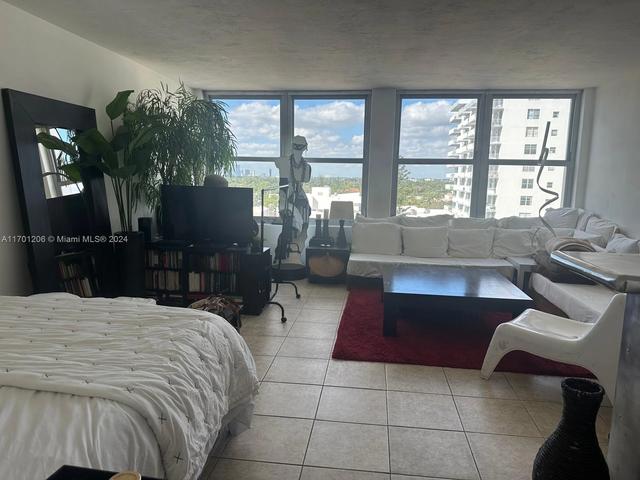 2899 Collins Ave #910, Miami Beach, FL 33140 | 13 Photos - Movoto