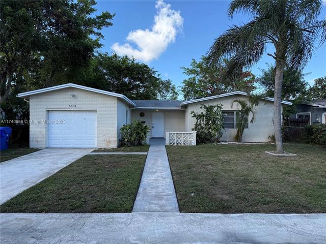 6541 SW 8th St, North Lauderdale, FL 33068 | MLS# A11740668 | 34 Photos ...