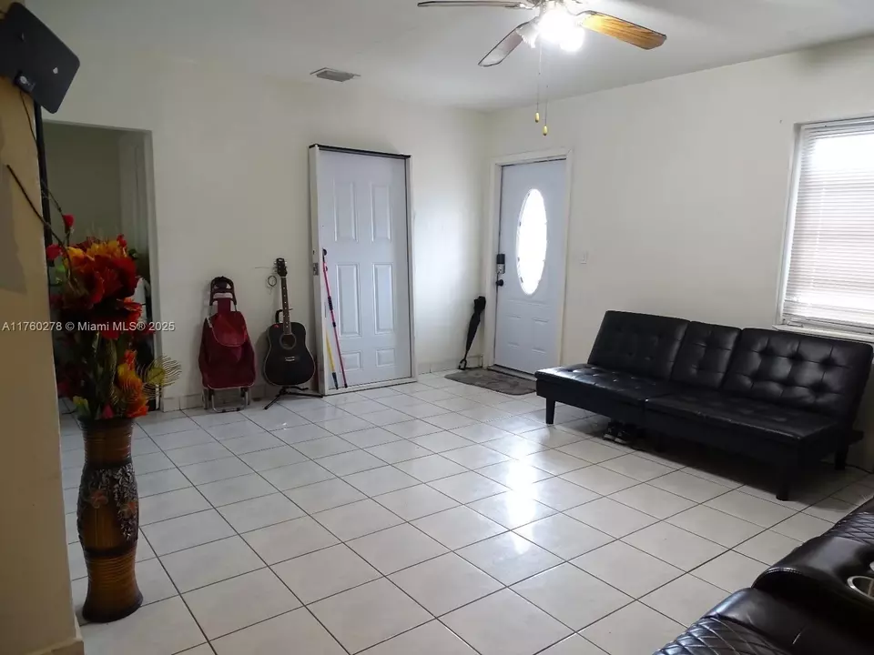 685 SE 8th Ct, Hialeah, FL 33010 | MLS# A11760278 | 10 Photos - Movoto