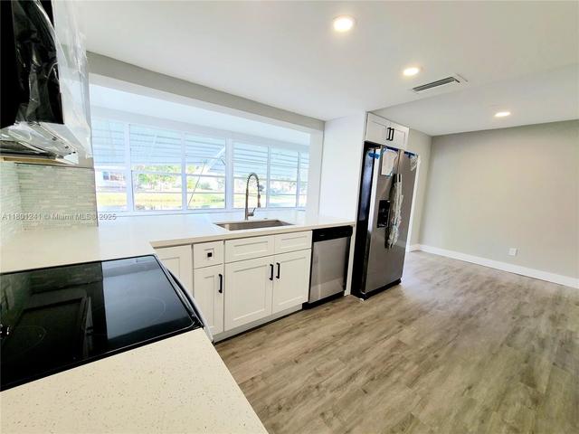 4190 NW 52nd Ave, Lauderdale Lakes, FL 33319 | MLS# F10503164 | 19 ...