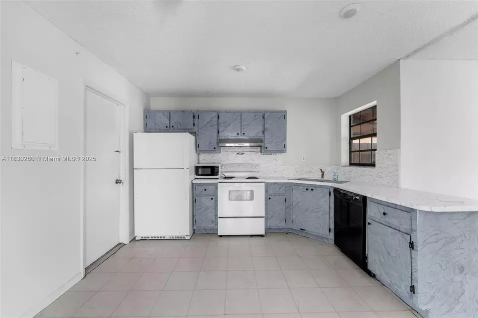 6908 SW 104th Ct, Miami, FL 33173 | MLS# A11830260 | 41 Photos - Movoto