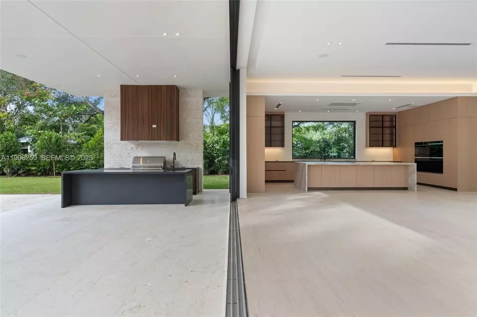 9400 SW 60th Ct, Pinecrest, FL 33156 | MLS# A11906250 | 18 Photos - Movoto