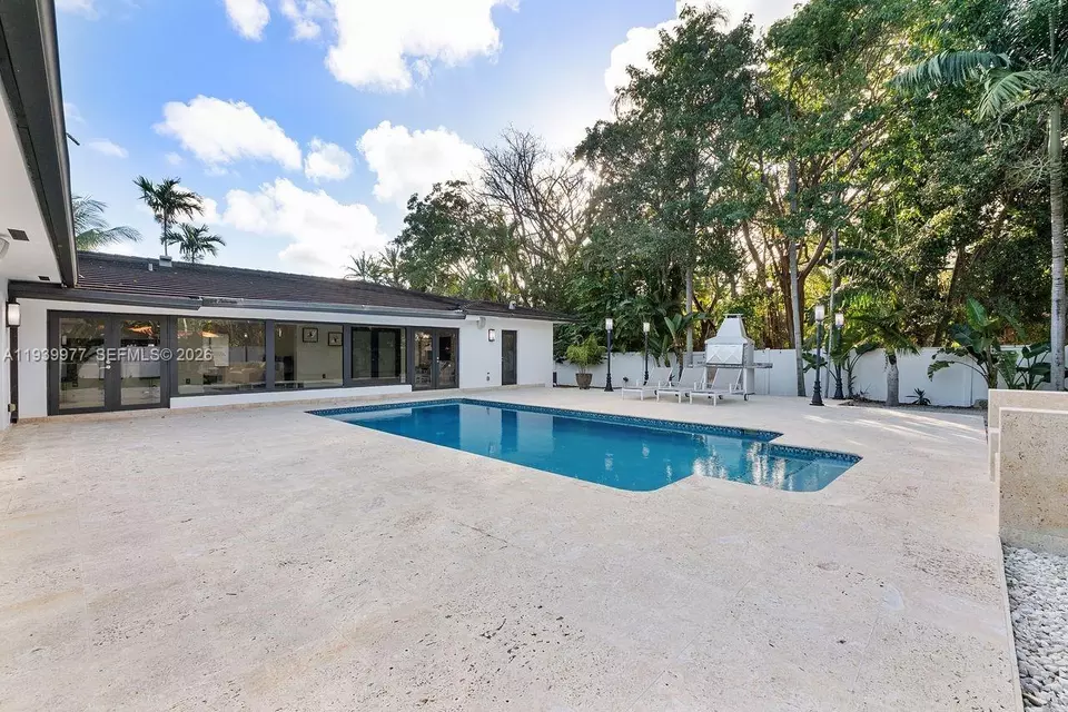 8363 SW 98th St, Miami, FL 33156 | MLS# A11939977 | 43 Photos - Movoto