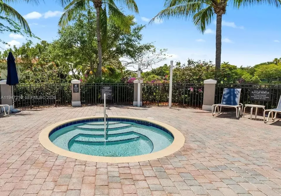 8884 SW 220th Ln, Cutler Bay, FL 33190 | MLS# A11947216 | 34 Photos ...