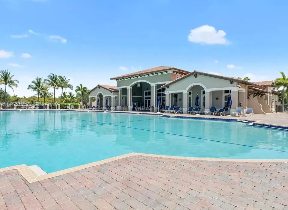 8884 SW 220th Ln, Cutler Bay, FL 33190 | MLS# A11947216 | 34 Photos ...
