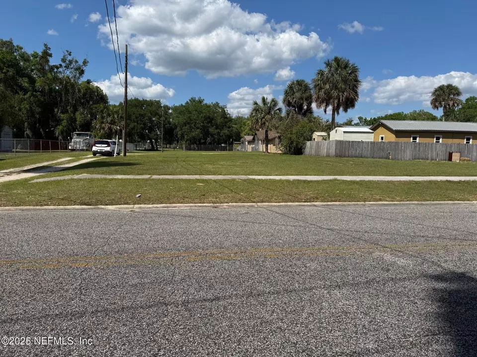 906 Bronson St, Palatka, FL 32177 | MLS# 2080739 | 5 Photos - Movoto