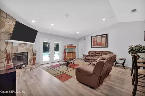 6420 Diamond Leaf Ct N, Jacksonville, FL 32244 | MLS# 2142247 | 17 ...