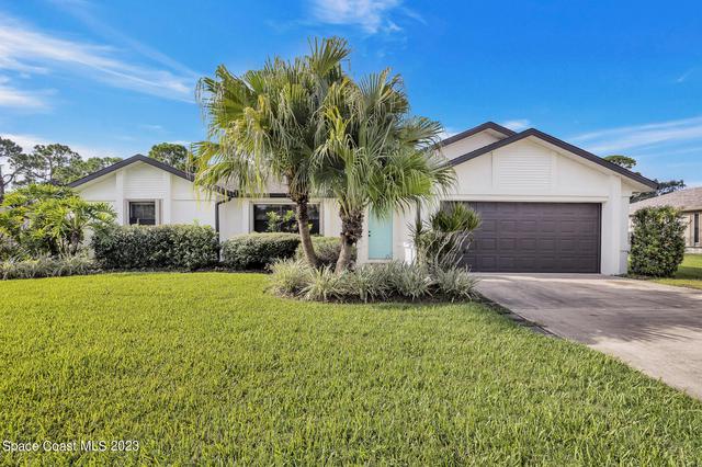 3561 Monarch St, Melbourne, FL 32934 | 41 Photos - Movoto