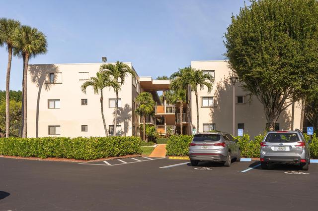 5250 Las Verdes Cir #116, Delray Beach, FL 33484 | 37 Photos - Movoto