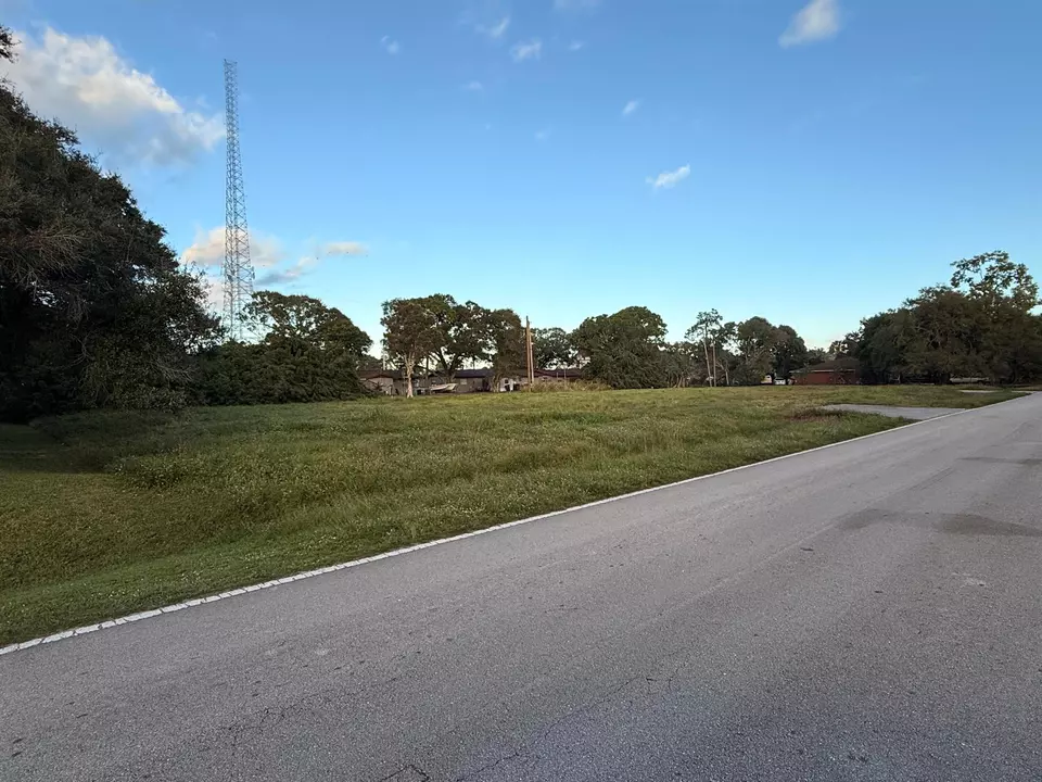 2515 S 29th St, Fort Pierce, FL 34981 | MLS# R11148102 | 2 Photos - Movoto