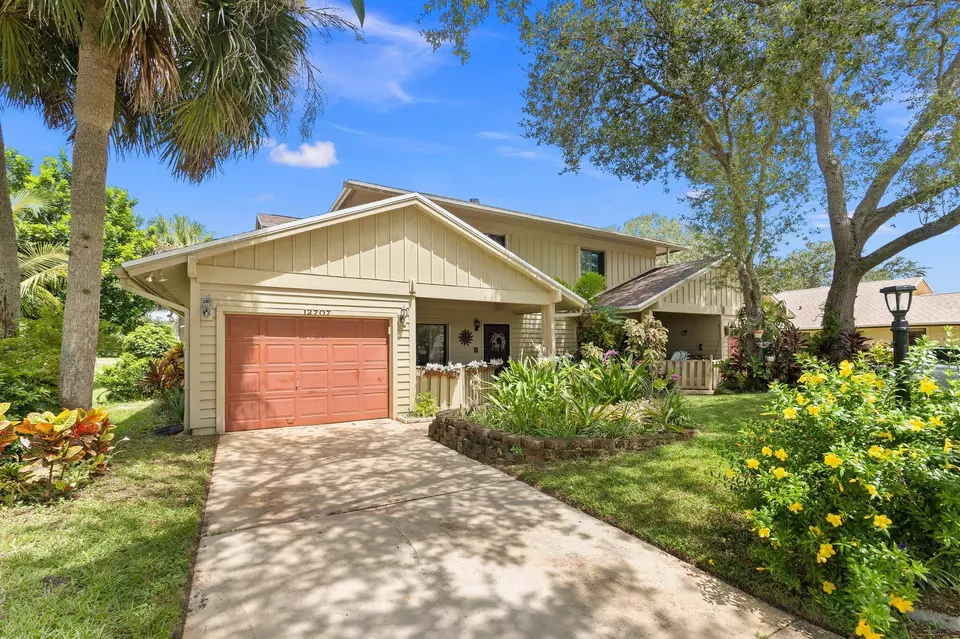 12707 SE Pinehurst Ct, Hobe Sound, FL 33455 | 23 Photos - Movoto