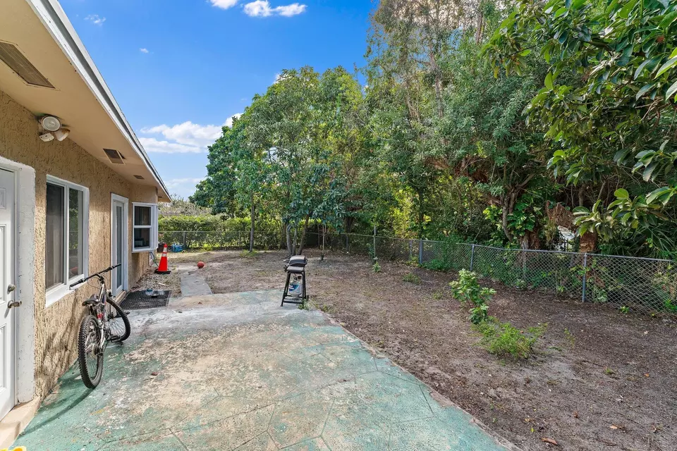 401 Baker Dr, West Palm Beach, FL 33409 | 23 Photos - Movoto