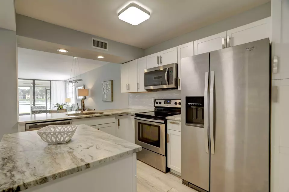 6301 Coral Lake Dr #101, Margate, FL 33063 | 33 Photos - Movoto