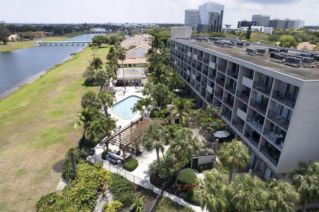 Lakeshore Club Condominiums, West Palm Beach Condos & Townhouses For ...