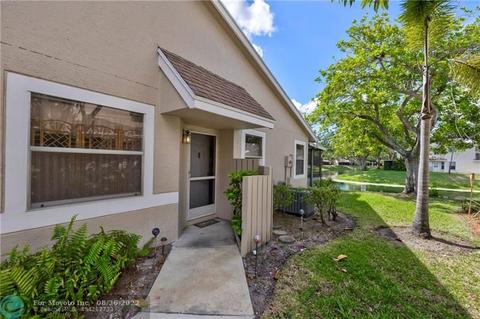 2028 Discovery Cir E, Deerfield Beach, FL 33442 | 36 Photos | MLS # ...