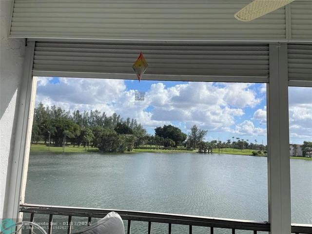 9400 N Hollybrook Lake Dr #203, Pembroke Pines, FL 33025 | 31 Photos ...