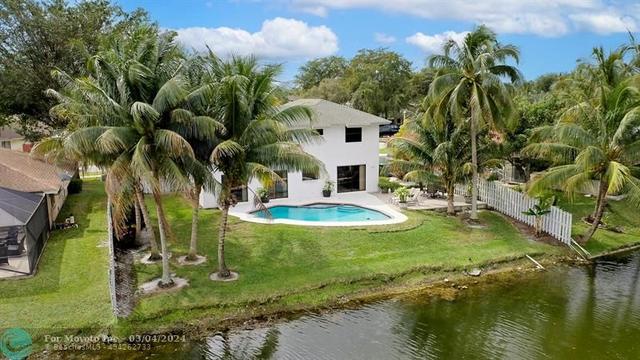 9851 SW 6th St, Pembroke Pines, FL 33025 | 71 Photos - Movoto