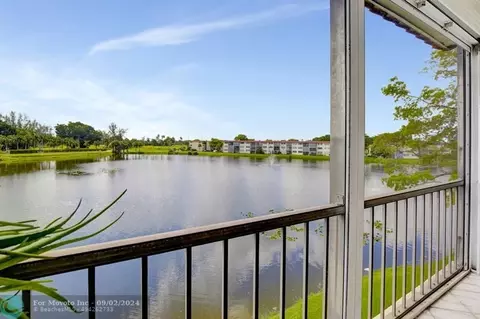9400 N Hollybrook Lake Dr #301, Pembroke Pines, FL 33025 | 17 Photos ...